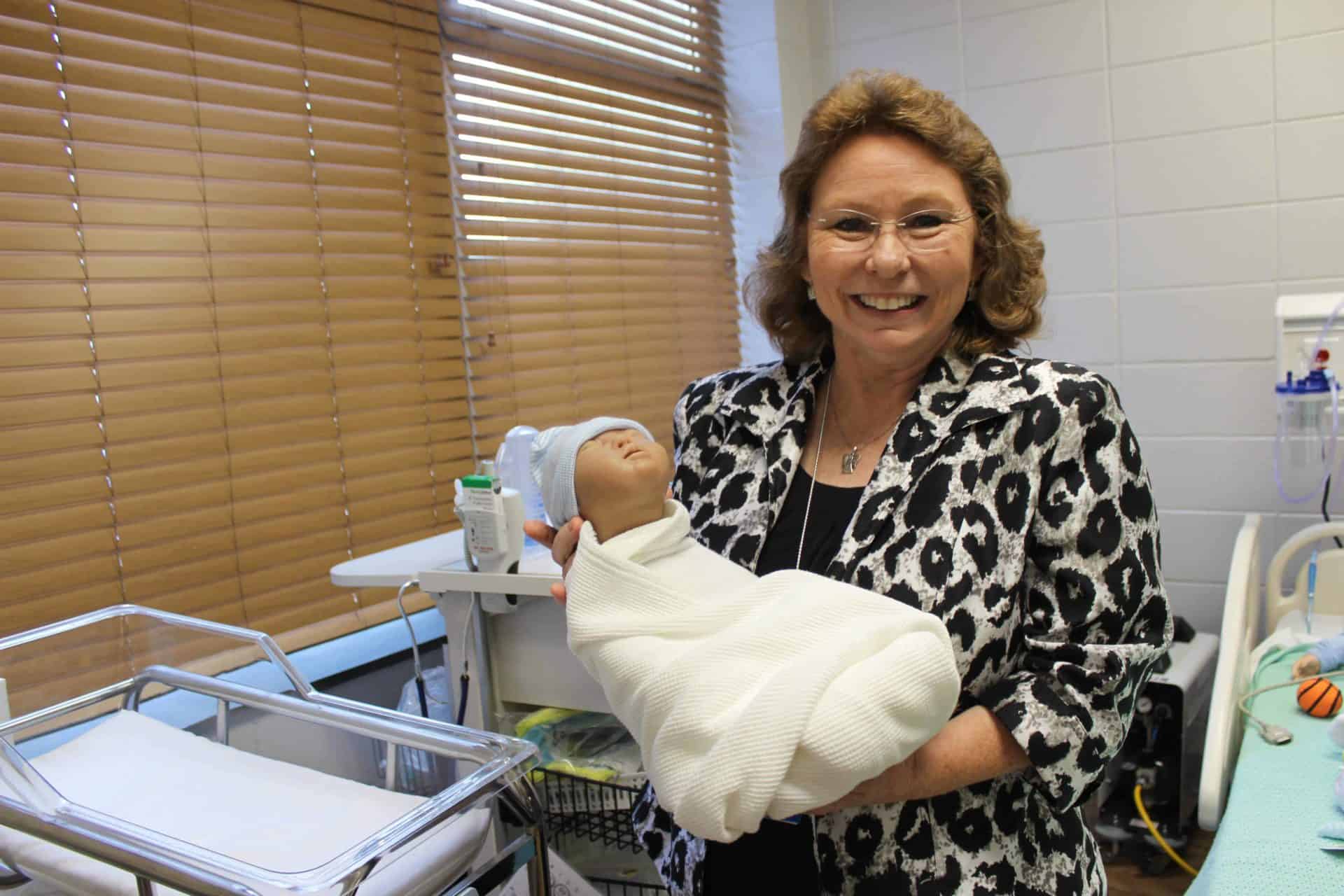 Meet Victoria: The robot who gives birth - EdNC